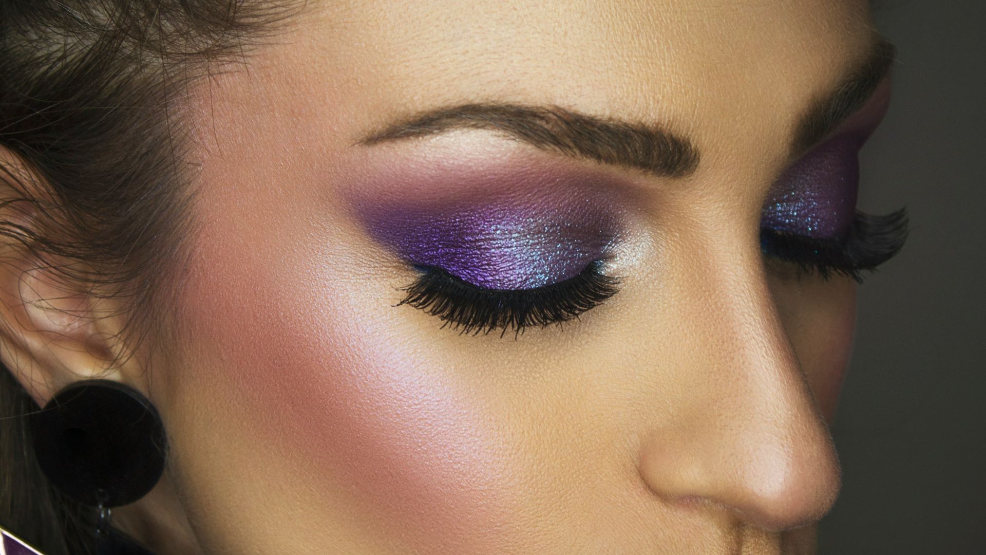 20 makeup tricks that trigger a man’s primal brain