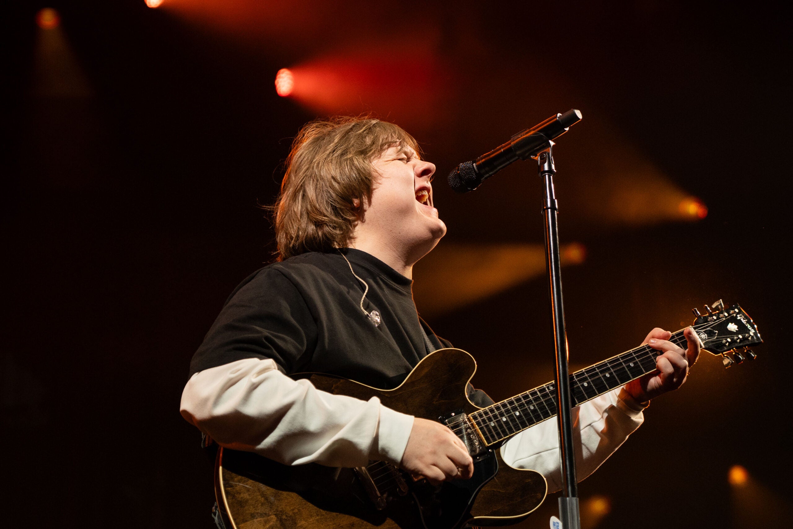 Review and setlist: Lewis Capaldi showcased resilience, humor, and ...