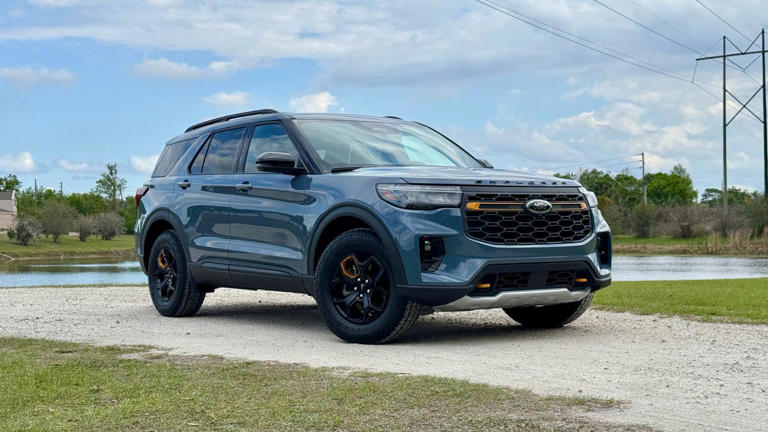 The 2026 Ford Explorer packs a 400-HP Raptor engine to take on the Kia ...