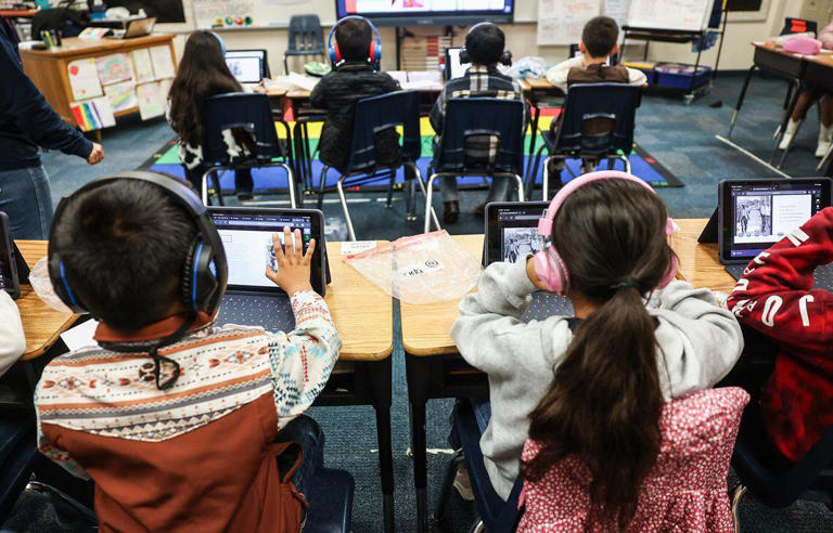 Texas education board advances history standards, critics say remove ...