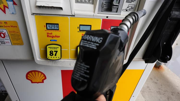Gas station worker stabs man to death during fight in Dumfries, police say