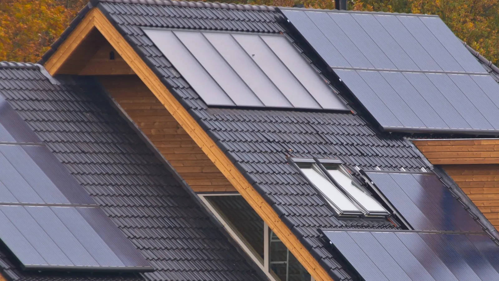 Homeowner’s 14 solar panels show how residential energy independence is ...