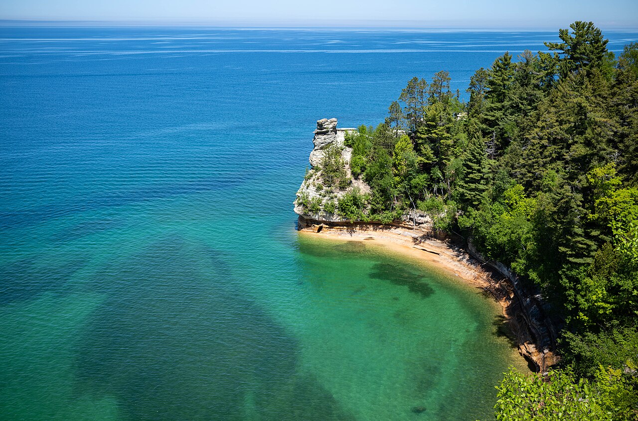 Iron turns rock red, copper turns it blue. This Michigan lakeshore has ...