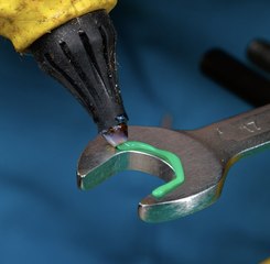 Tighten up with glue gun 🔧