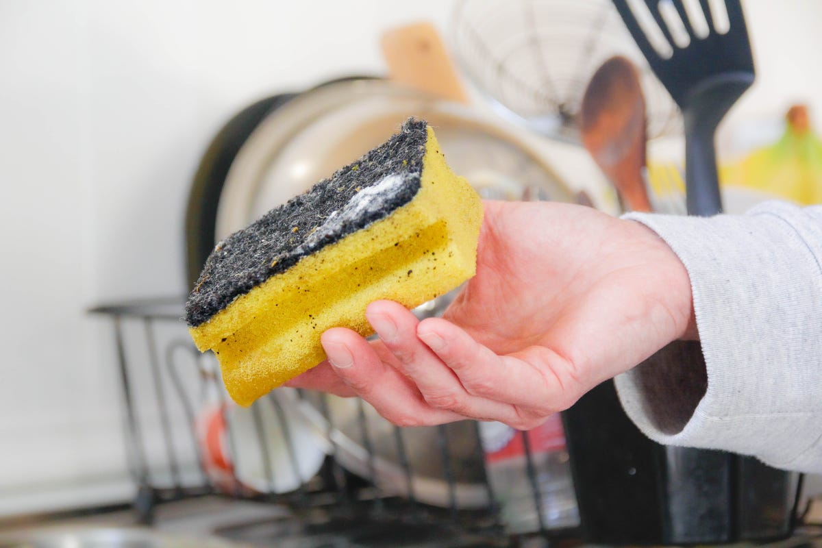 8 things cleaning professionals always toss before guests arrive