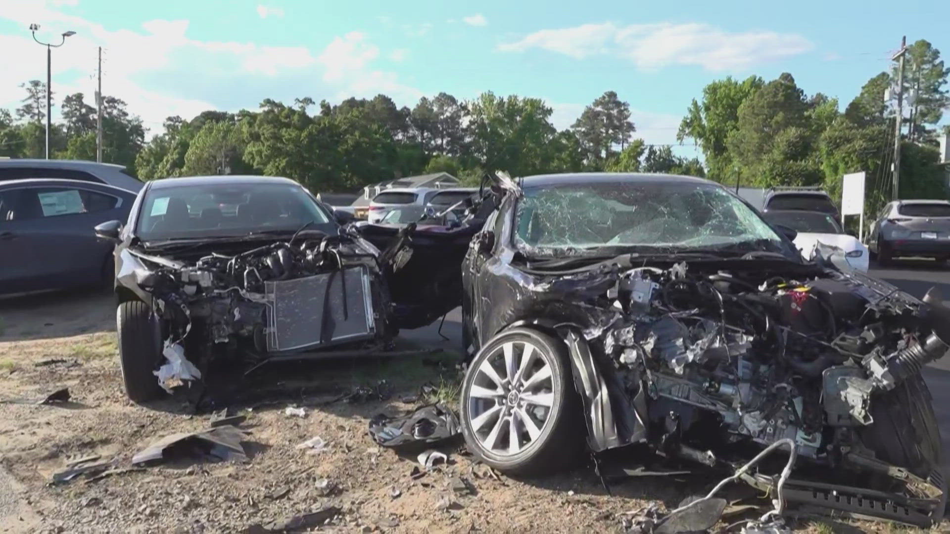 Sitemapcdatahttpswudinf Inetcomlady Crashes Into Cars In Parking Lot