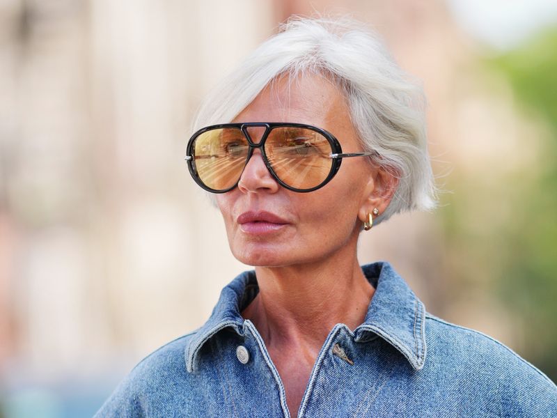 Jeans bei Frauen über 60: So sehen sie sofort stilvoll und modern aus