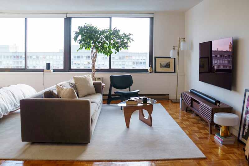 This warm 550-square-foot NYC rental studio proves 7 lamps are better ...