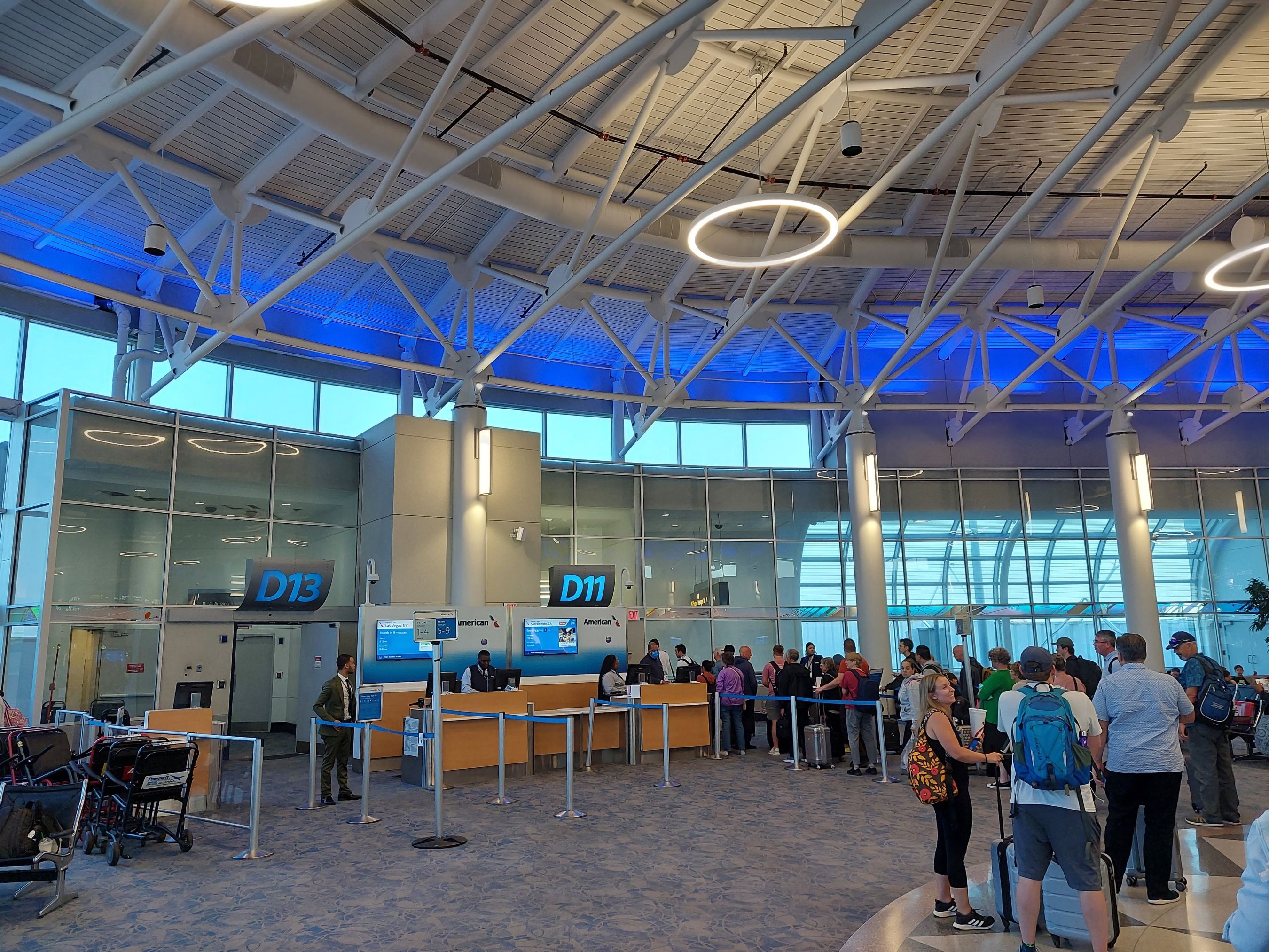 American Airlines has passengers upset over crew's higher salary ...