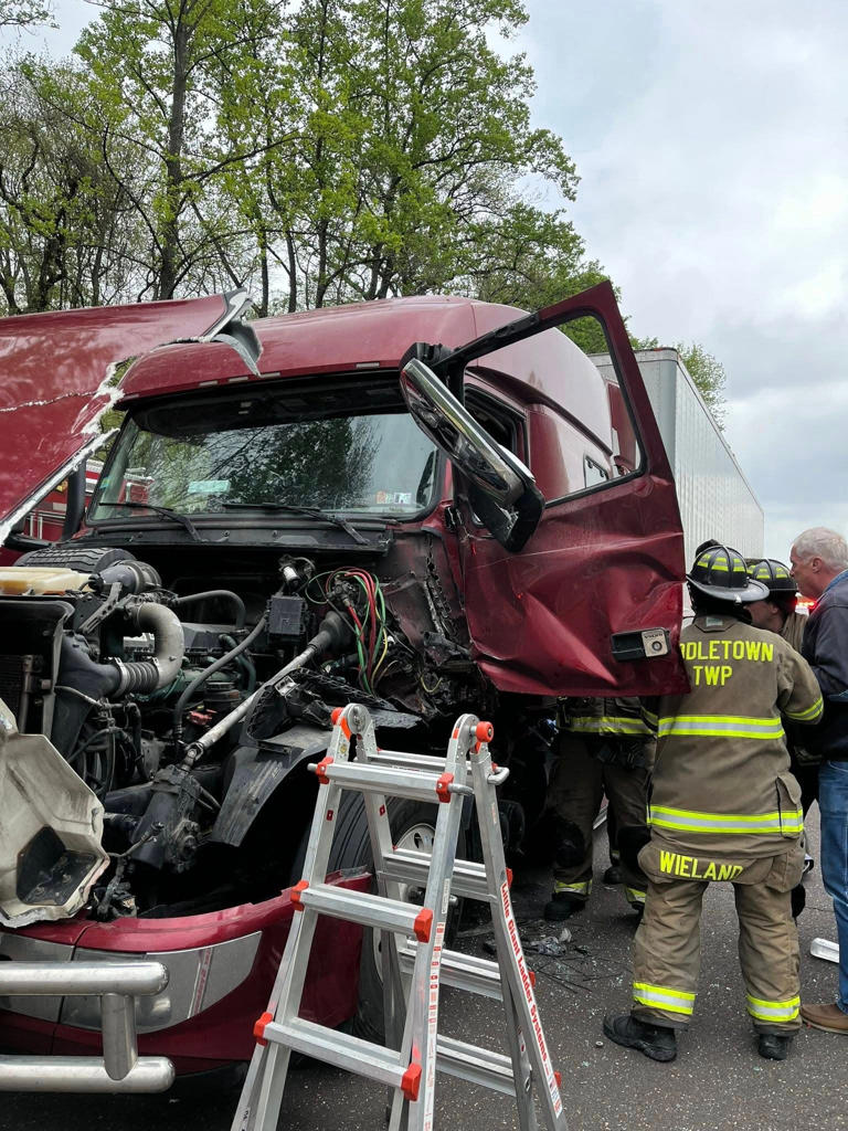 Multi-vehicle crash reported on Route 1