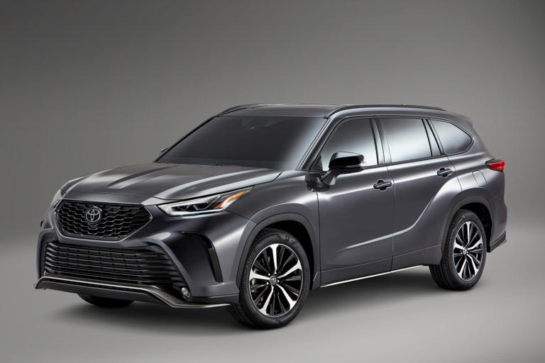 Toyota Recalls 550,000 Highlanders Over Second-Row Seat Backs That Wont ...