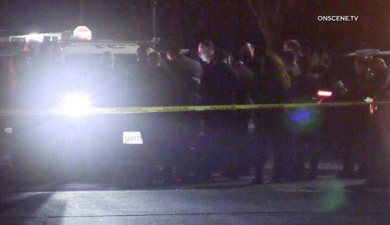 Gunfight in Santa Ana ends with 2 men dead, 1 wounded