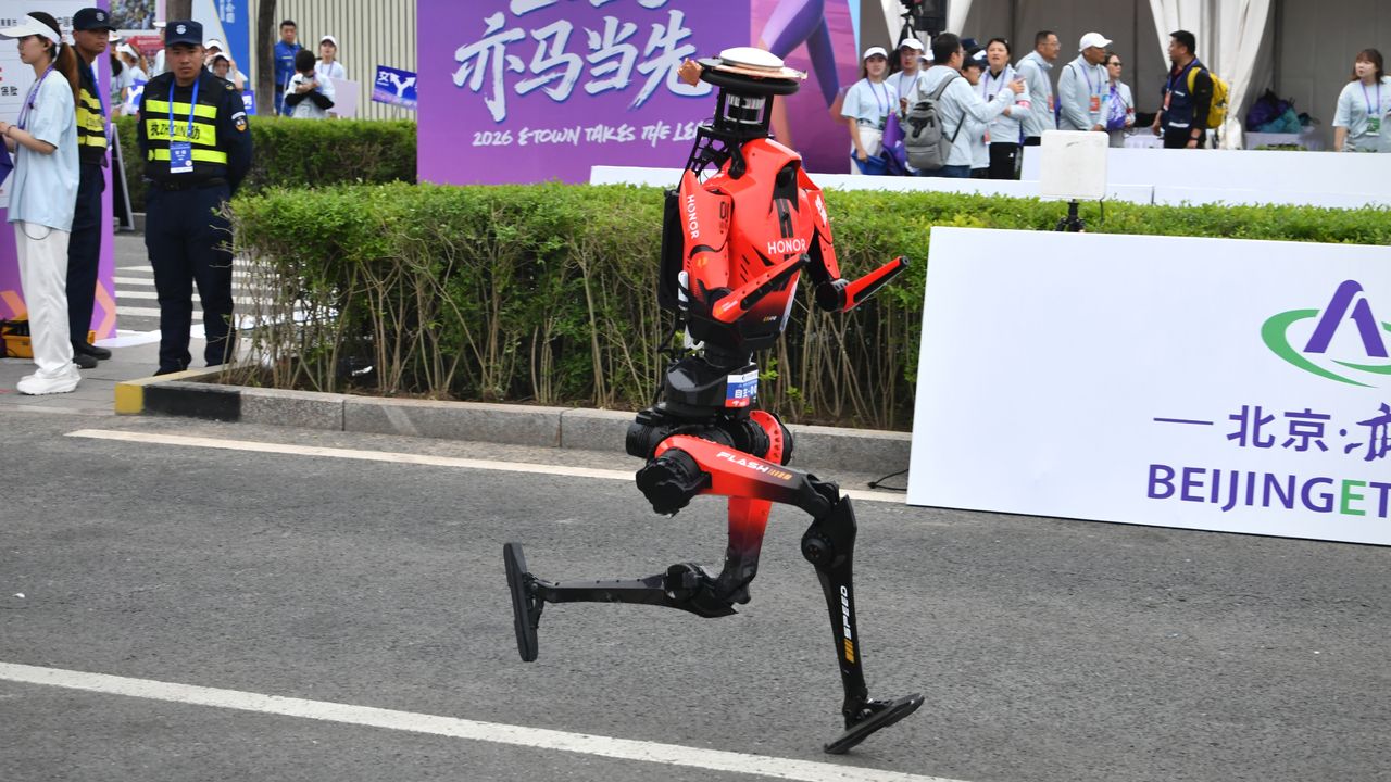 Chinese robot sets new half-marathon record