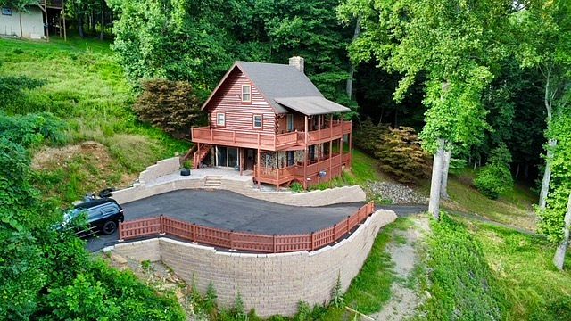 Explore this 2005 mountain log cabin in Fancy Gap, Virginia, offering ...