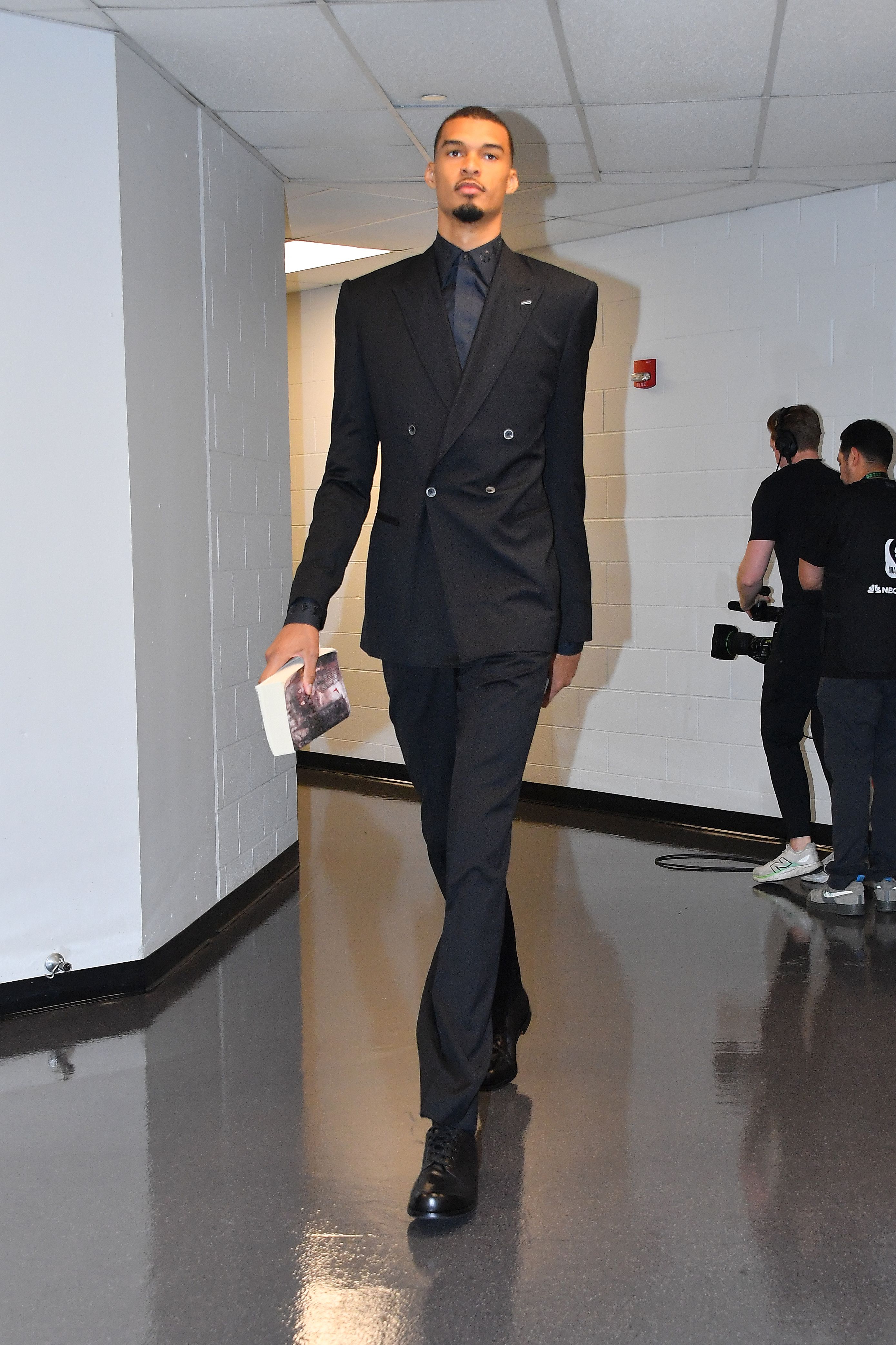 The San Antonio Spurs kicked off their playoff run in matching black suits