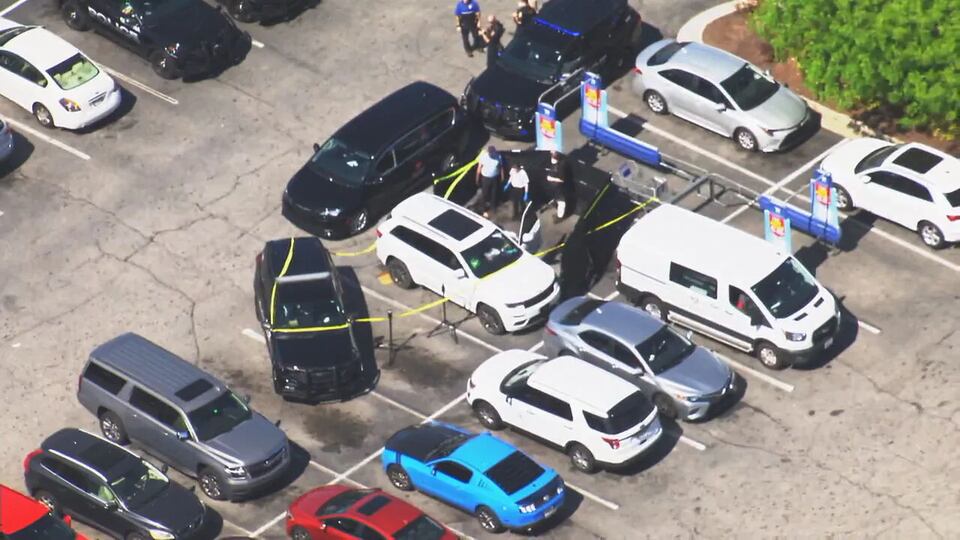 Body found inside SUV in parking lot of busy Kroger shopping plaza