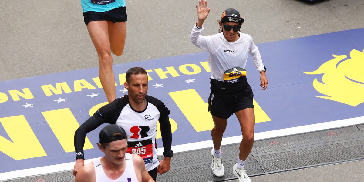 Just 1 week after running a 168-mile ultramarathon, Des Linden finishes ...