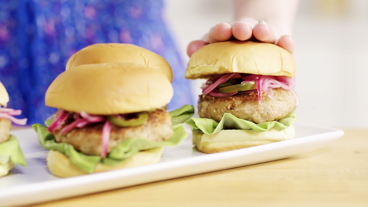 How to make the juiciest turkey burgers you’ve ever had