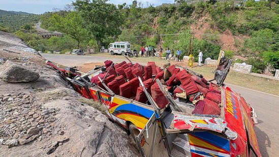 21 die as overloaded bus rolls down hill, hits auto in Jammu and ...