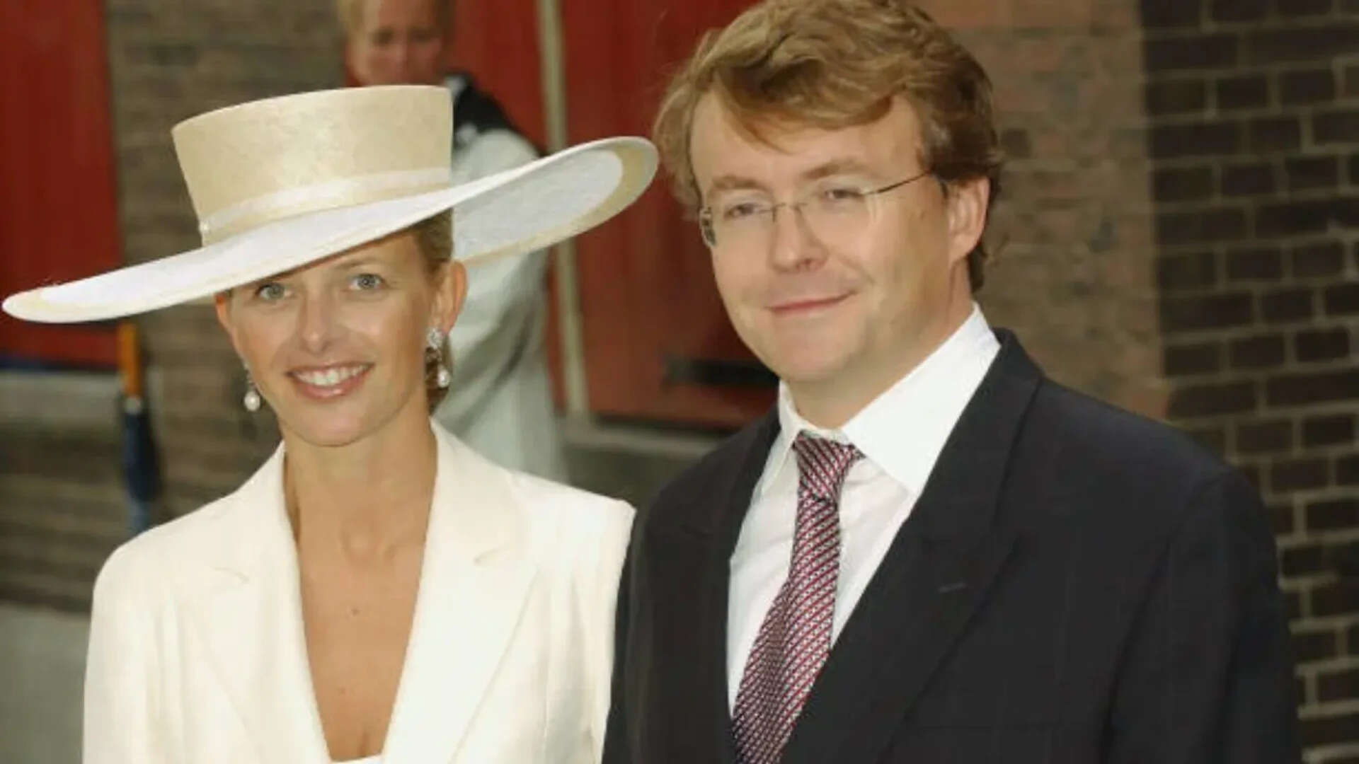 Royals who married commoners: Love stories that defied the crown for ...