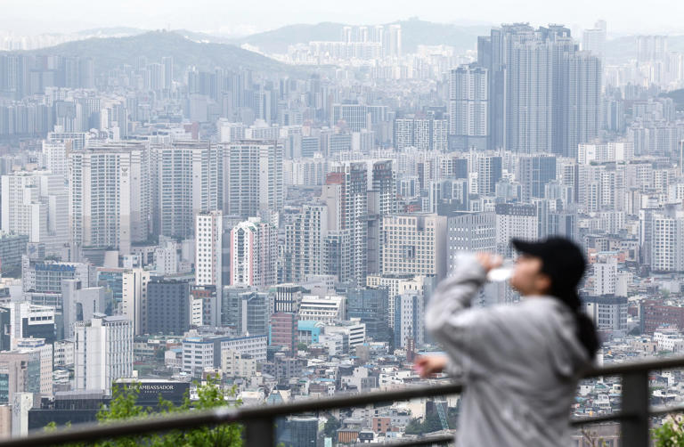 President Lee and People Power Party clash over tax deduction abolition