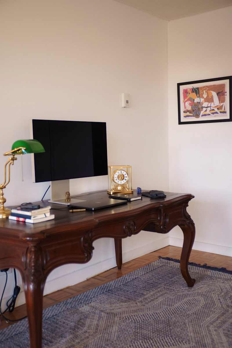 This warm 550-square-foot NYC rental studio proves 7 lamps are better ...