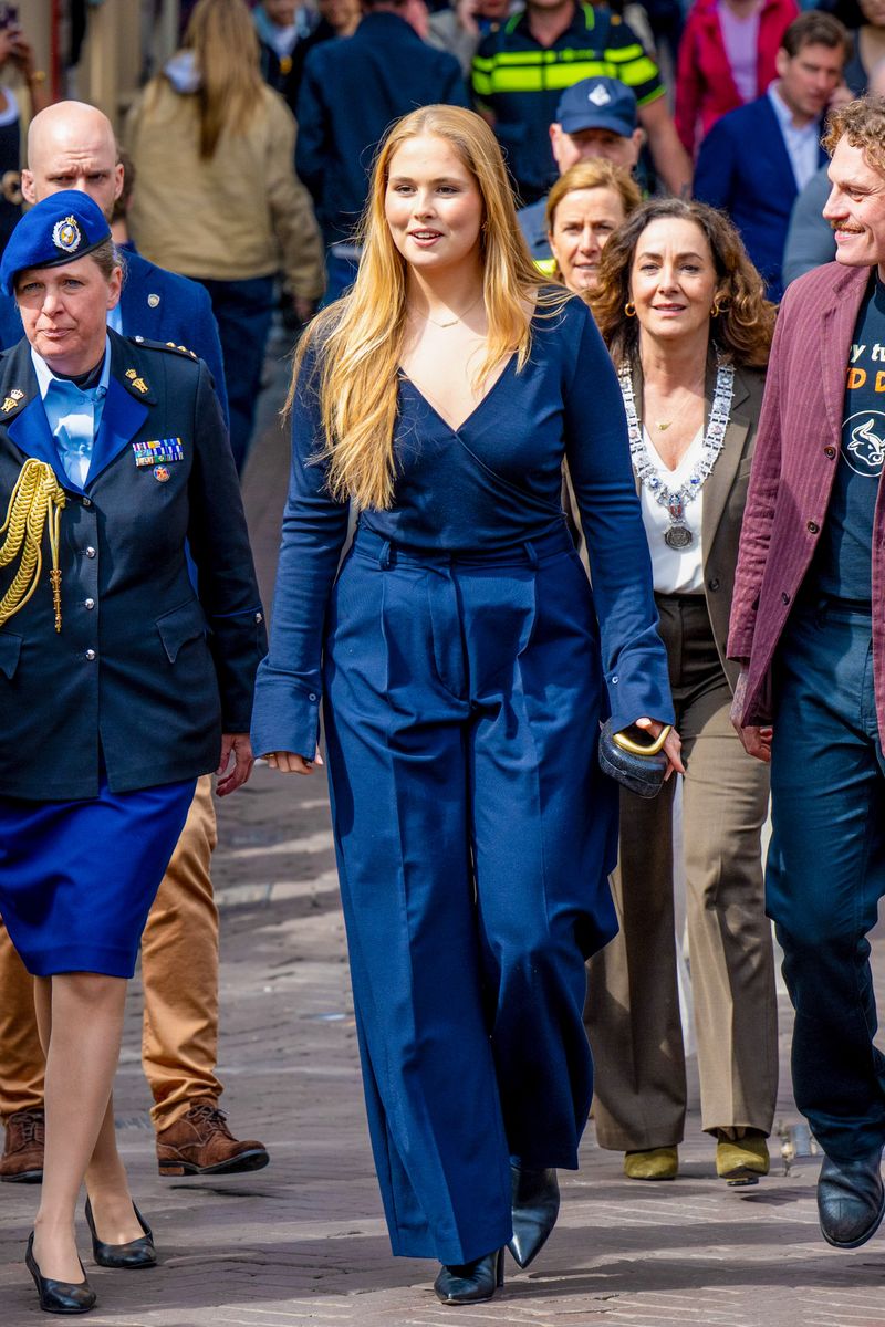 Princess Amalia’s timeless blue look and soft-glam beauty signal a ...