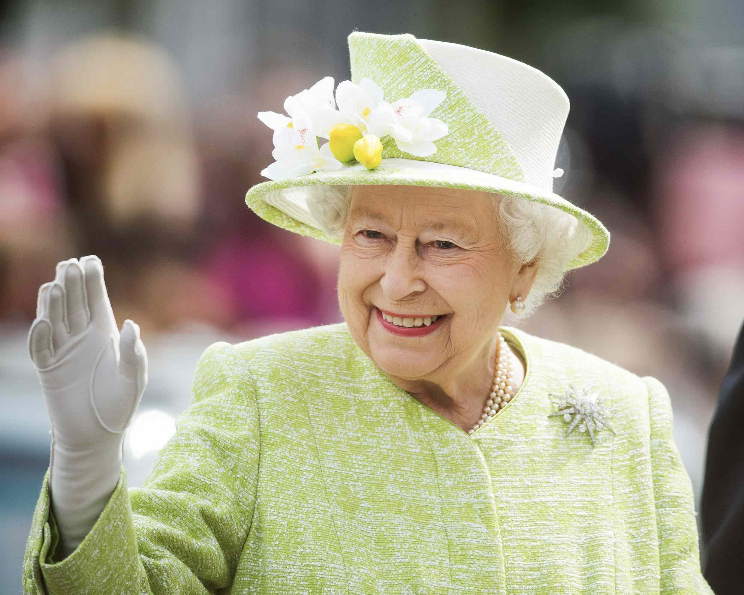 Why Queen Elizabeth wore the same shoes for 50 years (and the unique ...