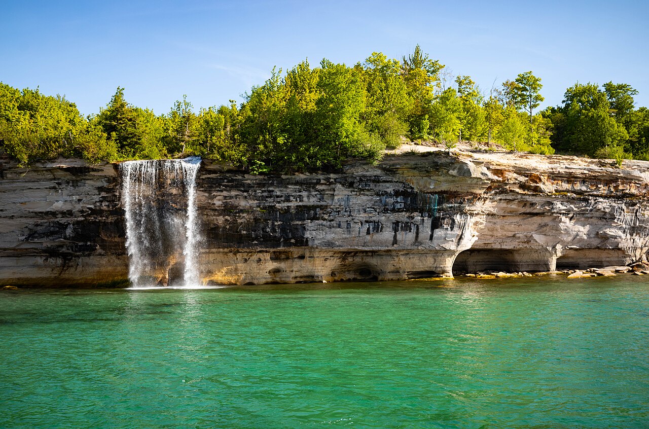 Iron turns rock red, copper turns it blue. This Michigan lakeshore has ...