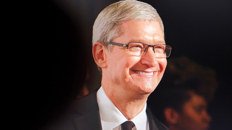 Apple CEO Tim Cook is stepping down - here's who is taking his place