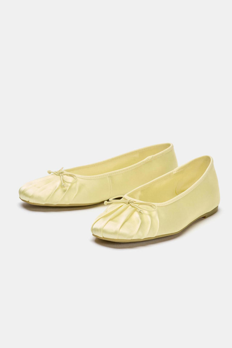 「スニーカー選びがち」な大人へ! 【ZARA】履くだけでこなれる♡「バレエシューズ」