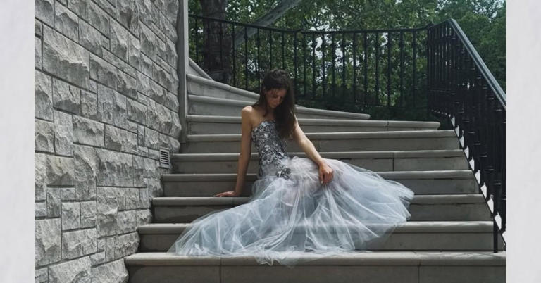 Nicole Kidman’s daughter Sunday Rose goes glam for prom in $13K Oscar ...