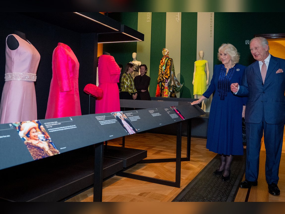 Charles und Camilla bei royaler Garderobe-Schau der Queen