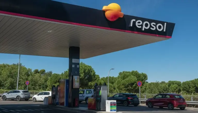 Repsol mejora sus cuentas por el entorno geopolítico y los analistas ...