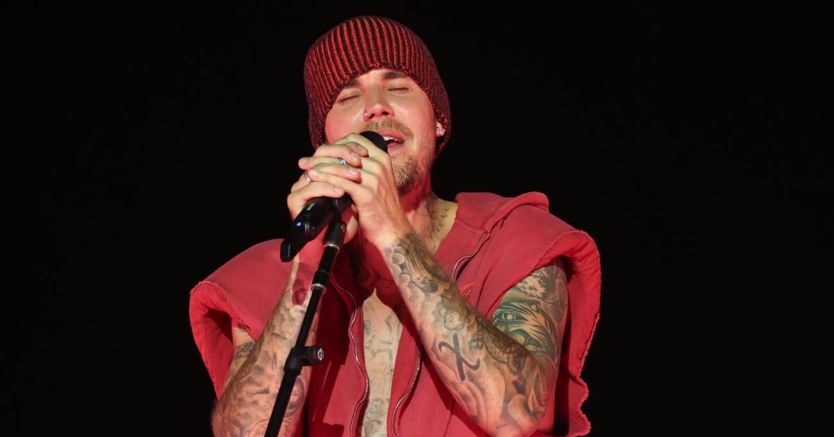 Justin Bieber shares AI image of himself as a toddler performing at ...