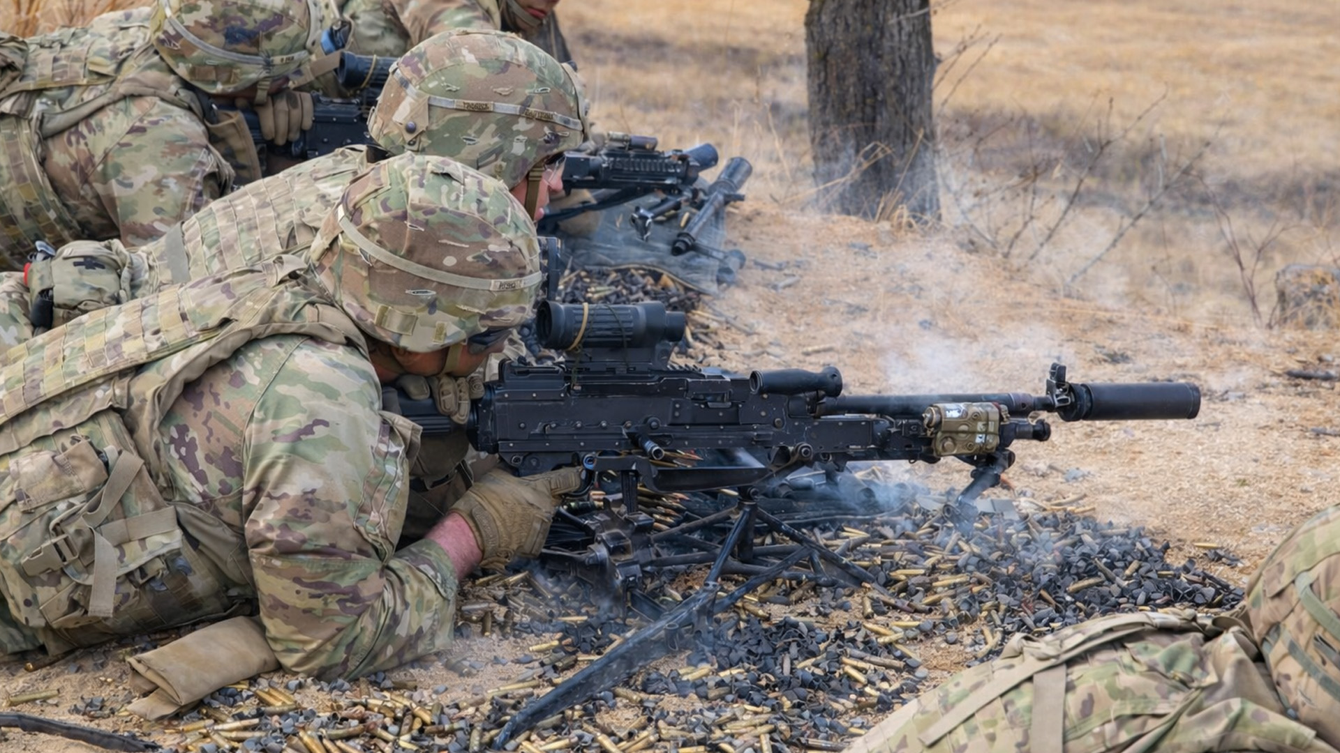 US Army und Marines führen gemeinsame scharfe Übung durch