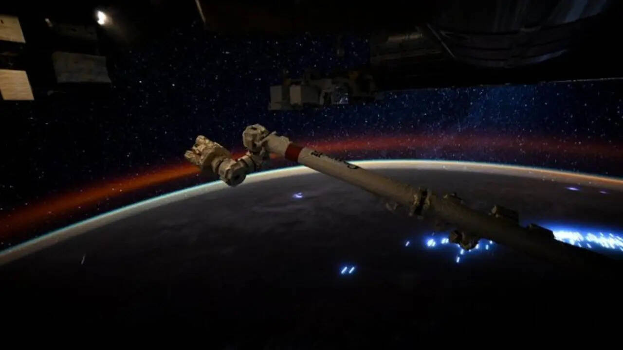 NASA astronaut captures stunning rare Lyrid meteor shower photograph ...