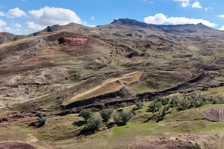 Noah’s Ark mystery deepens as researcher blows lid on strange rock ...