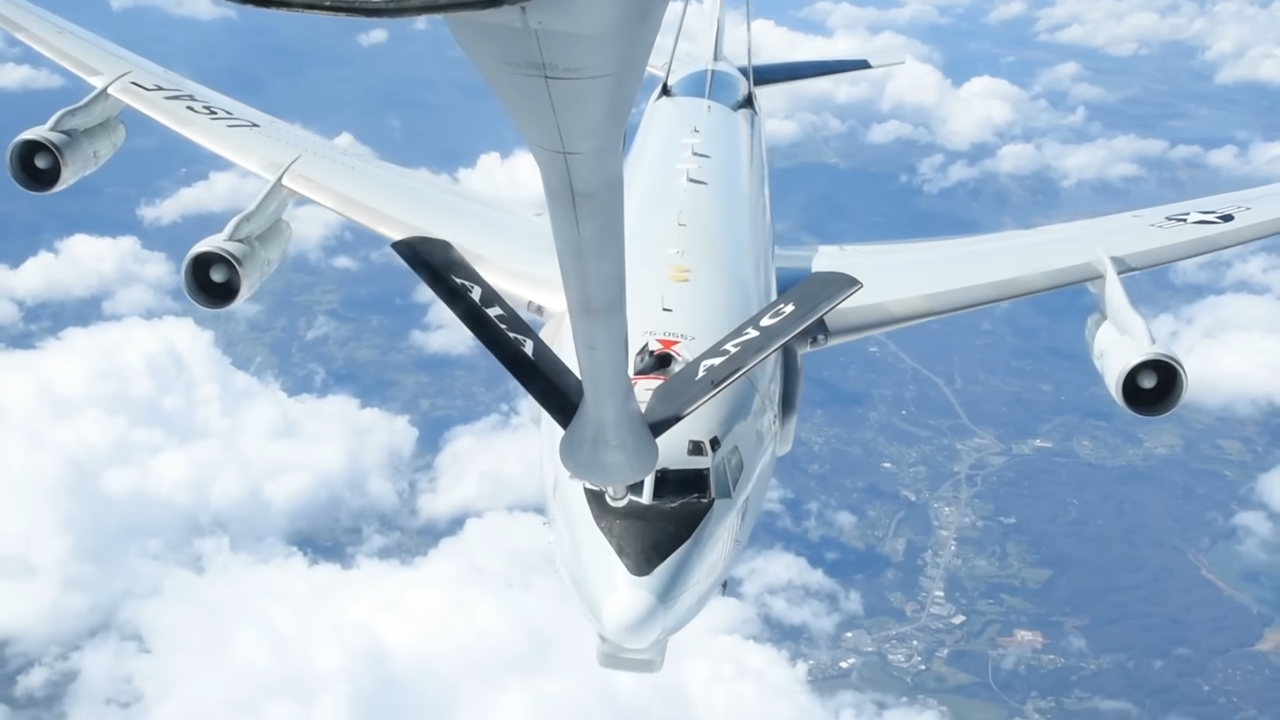 Watch a 30 ft radar detect targets hundreds of miles away - “Flying Tower”