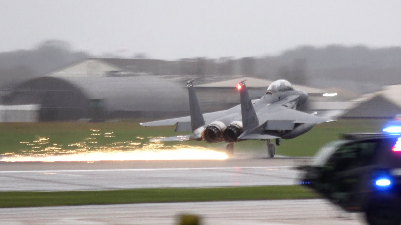 Watch the F-15 catch the cable in an emergency then rip back out ...
