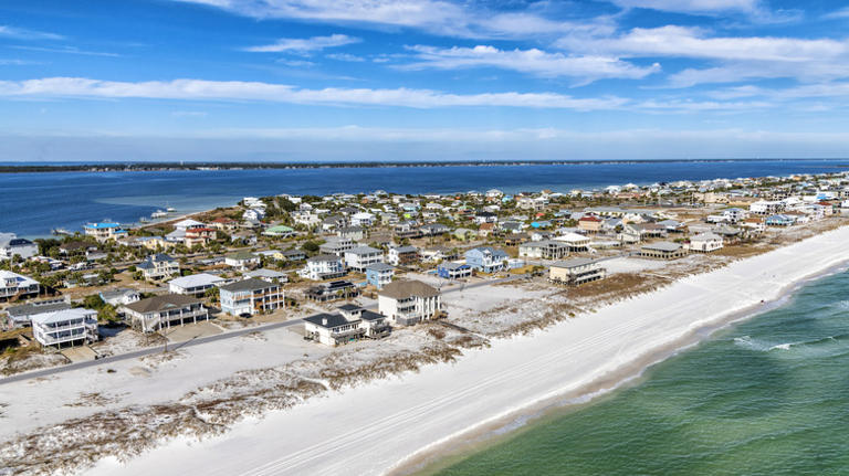 2 charming Florida Panhandle destinations to retire on the Emerald Coast