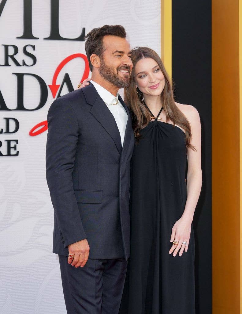 Justin Theroux and Nicole Brydon Bloom look loved up in first ...