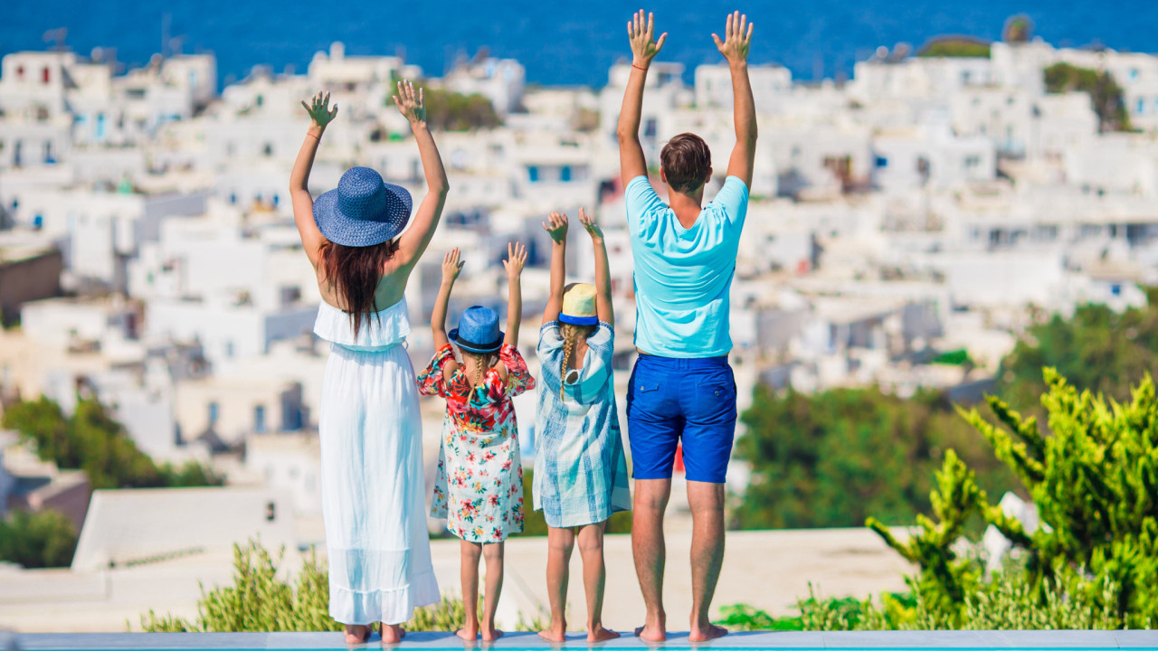Από σήμερα οι αιτήσεις για τον Κοινωνικό Τουρισμό - Τα κριτήρια και οι ...
