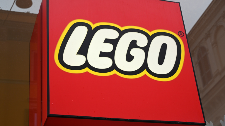 LEGO The Witcher : des figurines de Triss et Yennefer font déjà ...
