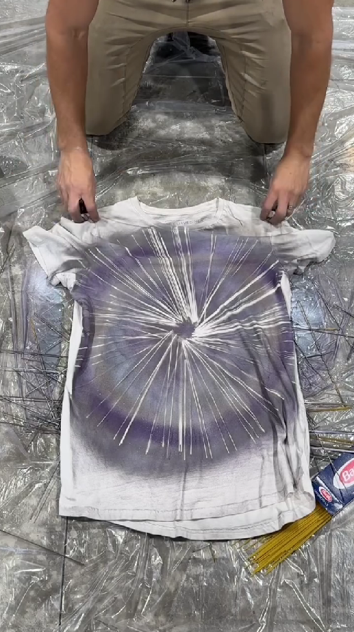 Make your own DIY design shirt with simple tools
