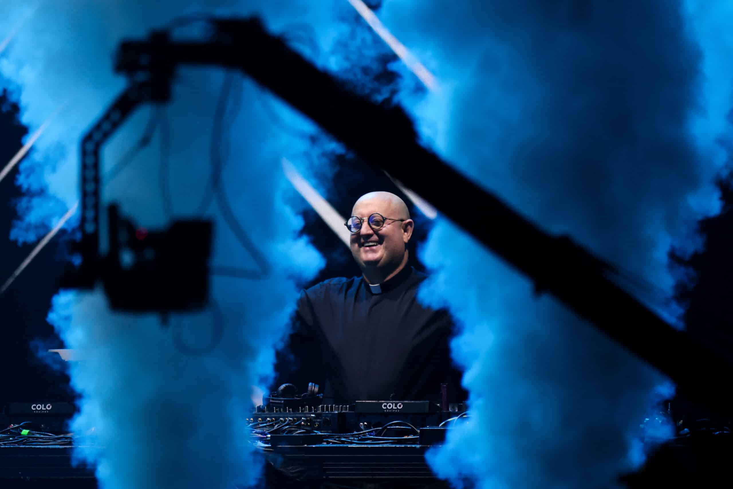 Pope Francis tribute: 'DJ Priest' mixes religion, rave in Buenos Aires