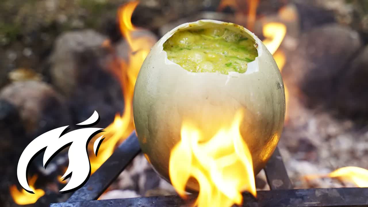 Extreme experiment: Ostrich egg cooked in a fire