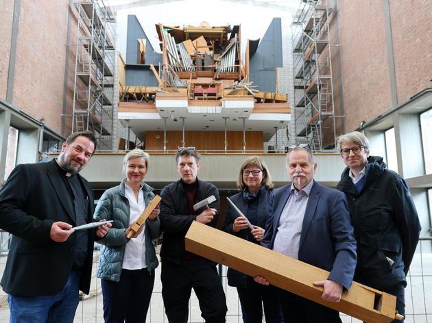Klangkünstler bespielt Orgel-Ruine zur Documenta