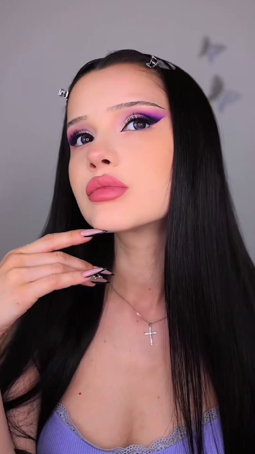 Stunning purple eyeshadow hack for glam makeup look