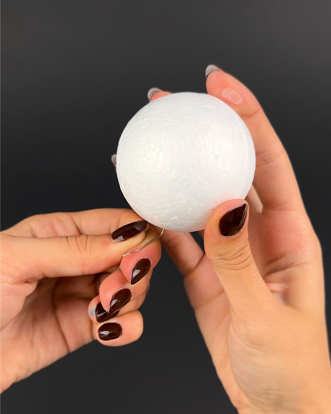 Hauntingly chic Halloween ghost wreaths👻